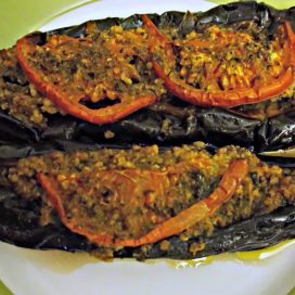 Papoutsakia - Greek Stuffed Eggplants - BELGIAN FOODIE