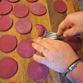 Fresh Red Beet Pasta - BELGIAN FOODIE